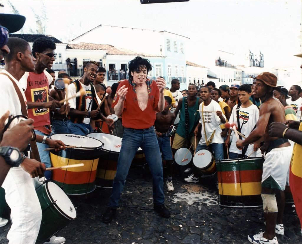 Michael Jackson chorou no Pelourinho ao ver percussionistas do Olodum ...